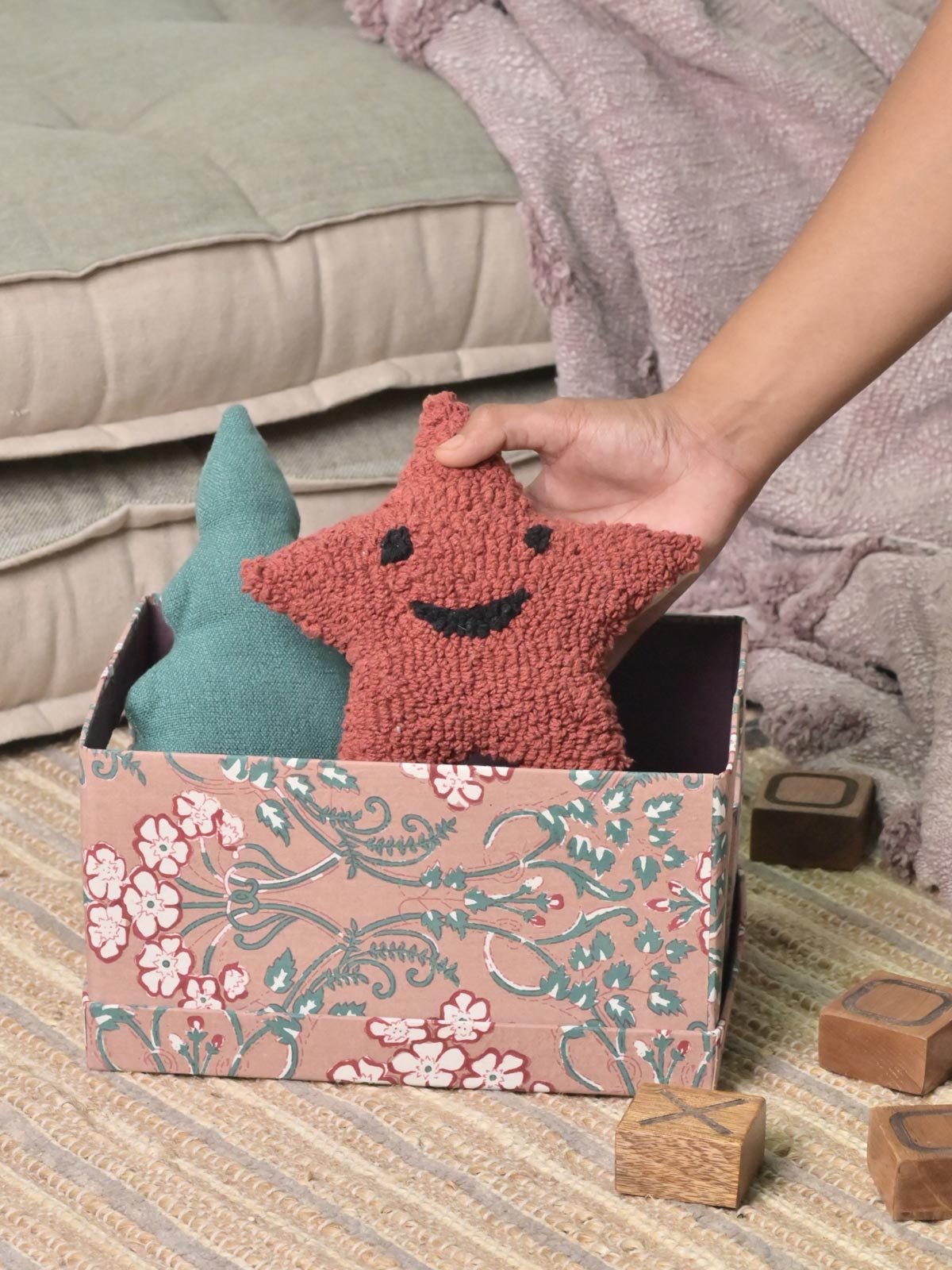 Classic Paper Flap Box – Needlesplay